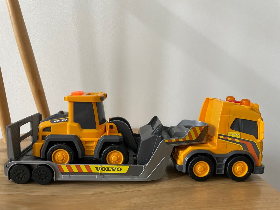 Dickie Volvo Toy Transporter Set with light and sound effects, Hobbies ...
