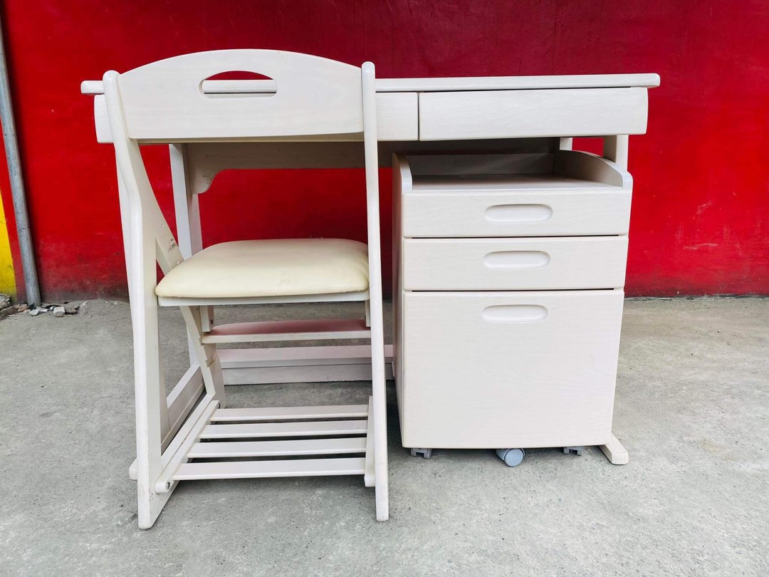 WHITE STUDY TABLE SET WITH CHAIRS AND DRAWERS IN GOOD CONDITION SIZE ...