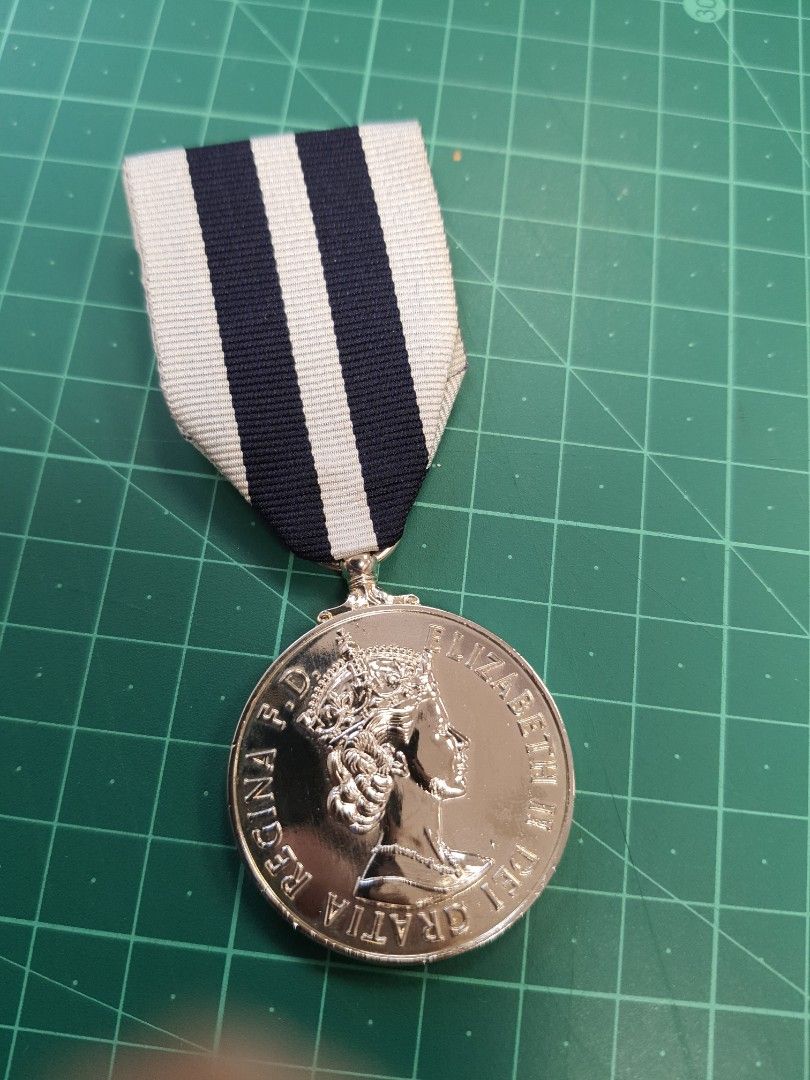 97前殖民地英國女皇警察獎章QPM QUEENS POLICE MEDAL, 興趣及遊戲, 收藏品及紀念品, 古董收藏 - Carousell
