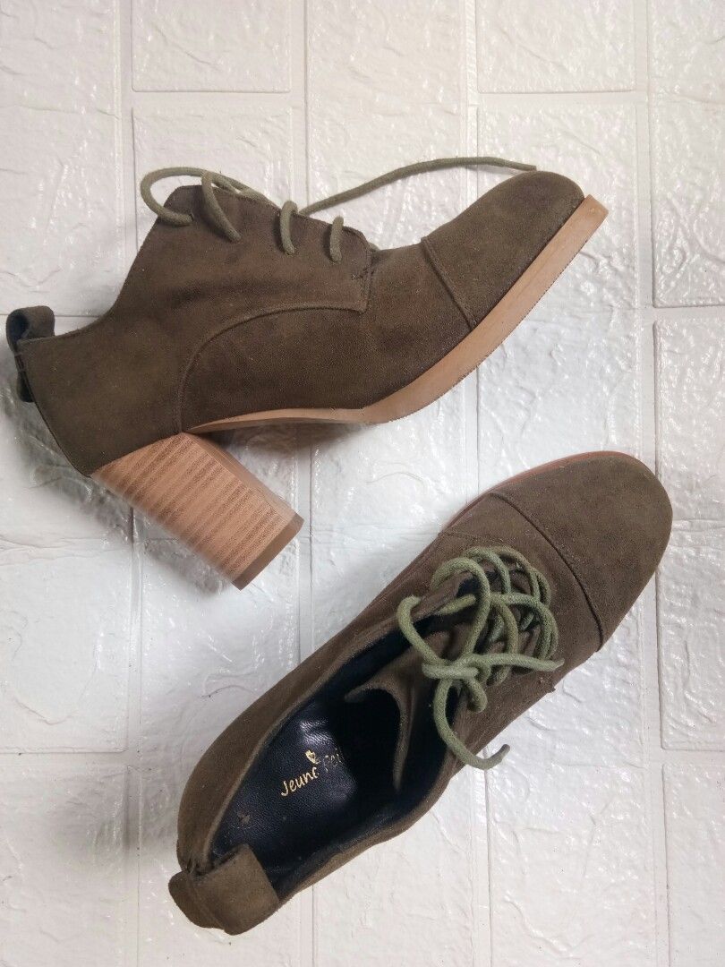 Army green boots, Women's Fashion, Footwear, Boots on Carousell