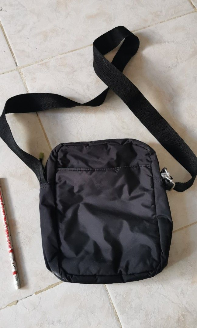BENCH Sling Bag, Men's Fashion, Bags, Sling Bags on Carousell
