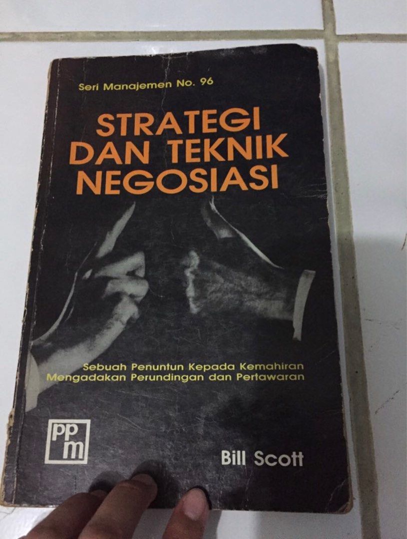 Buku Strategi dan teknik negosiasi (seri manajemen no. 96) Bill Scott ...