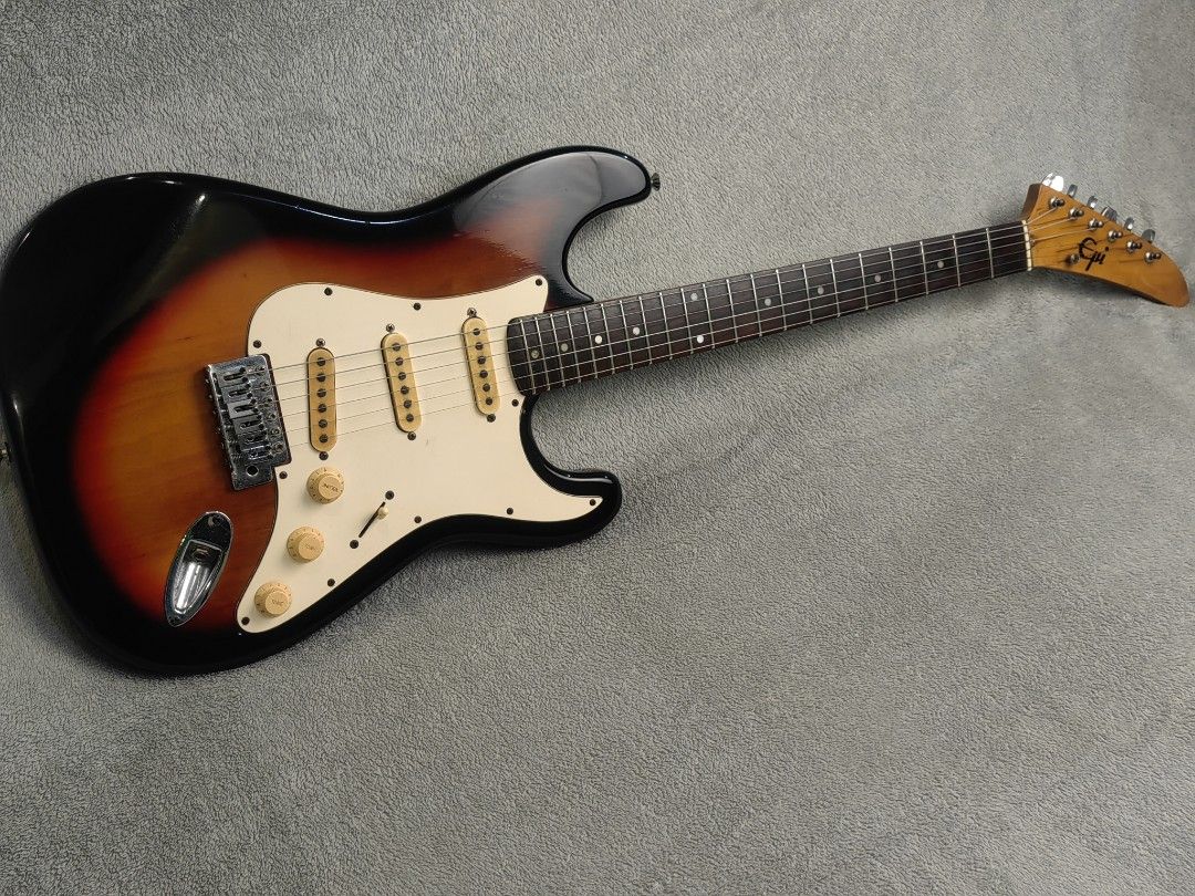 Epiphone ES-300 Electric Guitar, Hobbies & Toys, Music & Media, Musical ...