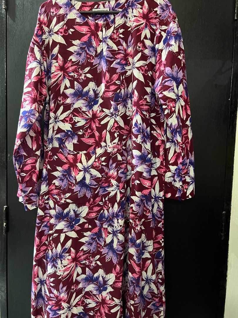 Lucy Floral, Women's Fashion, Muslimah Fashion, Tops on Carousell