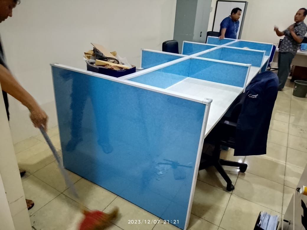 Meja sekat kantor - meja partisi - meja kantor (per 1 meja), Perabotan ...