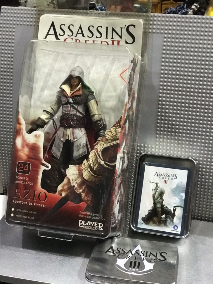 NECA - Assassin Creed II EZIO + Kartu REMI Assassin Edition (New), Toys ...