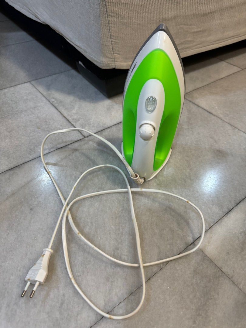 Seterika (Steam iron), TV & Home Appliances, Irons & Steamers on Carousell