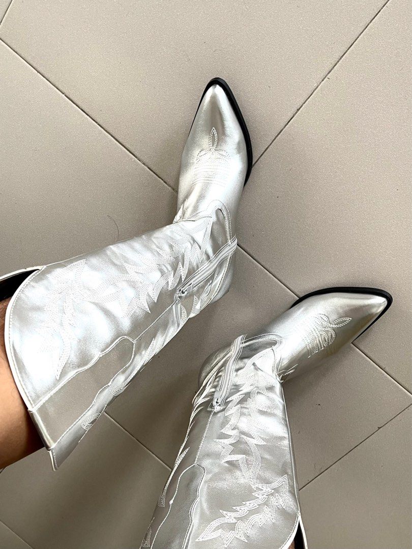 Silver Knee High Boots, Women's Fashion, Footwear, Boots on Carousell