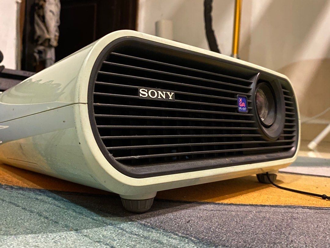 Sony projector, TV & Home Appliances, TV & Entertainment, Projectors on ...