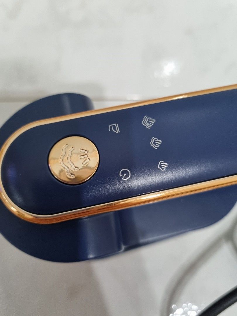 Steam storm steam iron, TV & Home Appliances, Irons & Steamers on Carousell