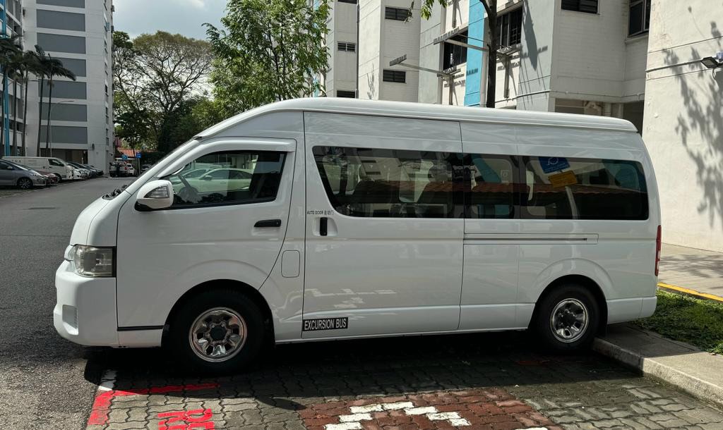 Toyota Hiace High Roof Diesel 3.0 Commuter 14-Seater Bus [Euro VI] (A ...