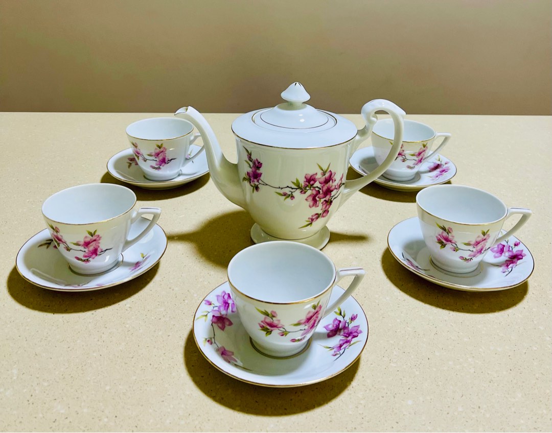 Vintage Floral Porcelain Teapot Set Collection with 5 Teacups and ...