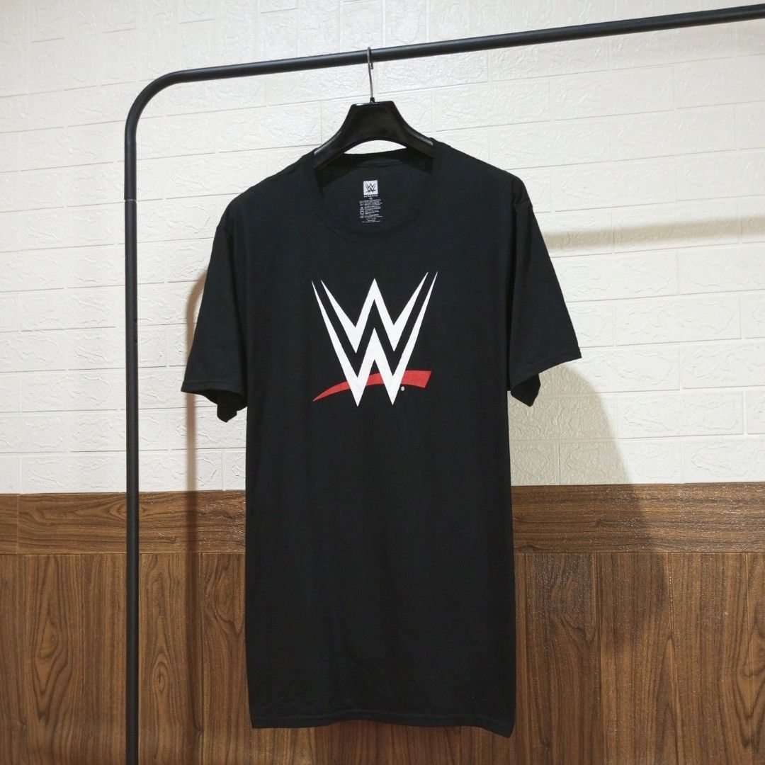 WWE Logo T-Shirt, Fesyen Pria, Pakaian , Atasan di Carousell