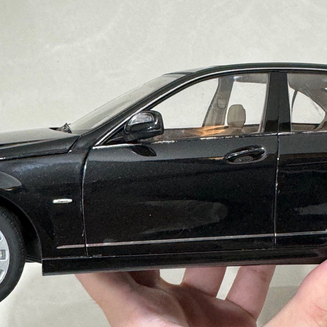 1:18 AutoArt Mercedes Benz C Class Dealer Edition (Black), Hobbies ...