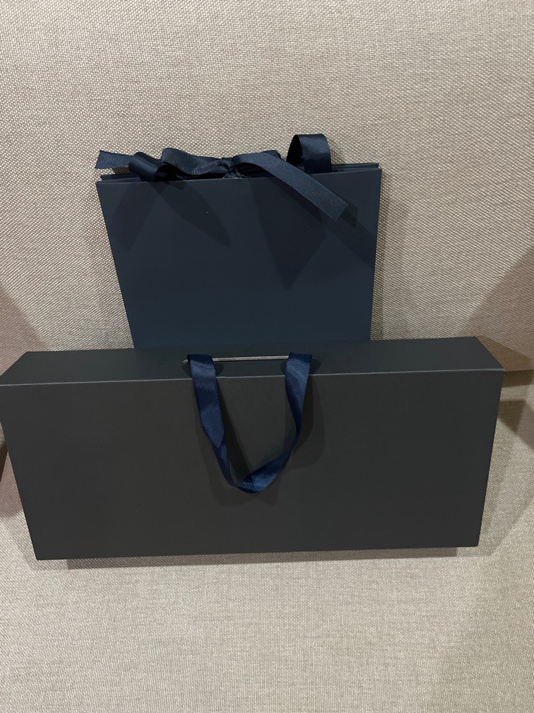 APM gift box + carrier, Women's Fashion, Jewelry & Organisers ...