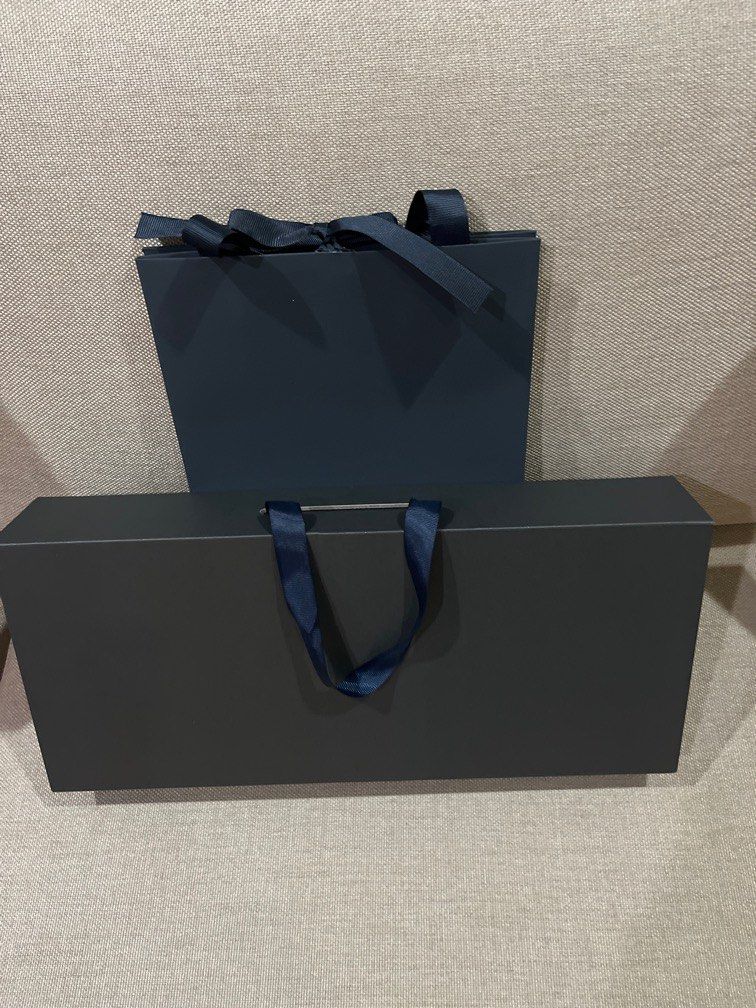 APM gift box + carrier, Women's Fashion, Jewelry & Organisers ...