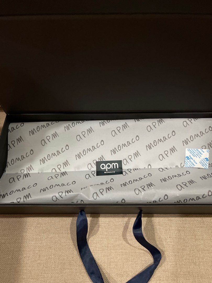 APM gift box + carrier, Women's Fashion, Jewelry & Organisers ...