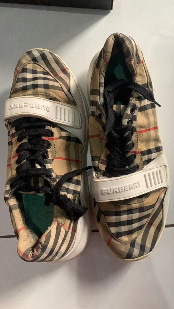 burberry, Fesyen Pria, Sepatu , Sneakers di Carousell