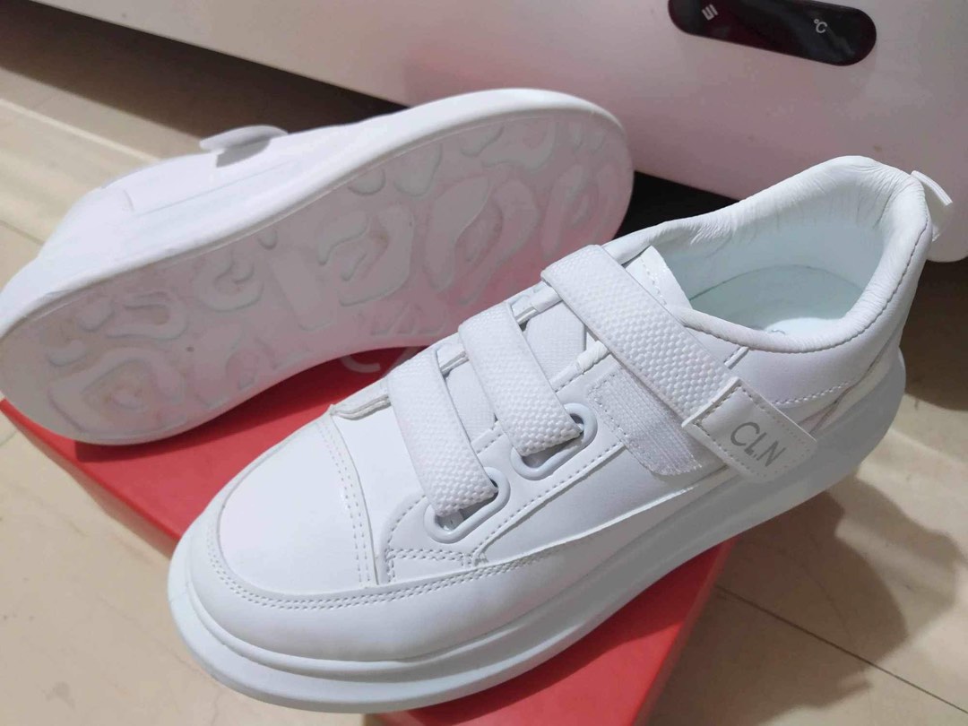 CLN BLINN WHITE SHOES SIZE 39 BRAND NEW WITH BOX.. HINDI PA NAGAGAMIT ...