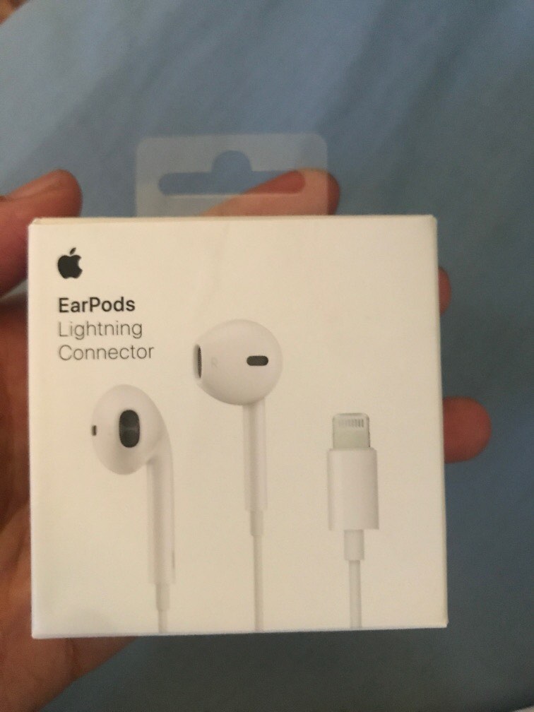 Original earpod lightning connector, Audio, Earphones on Carousell