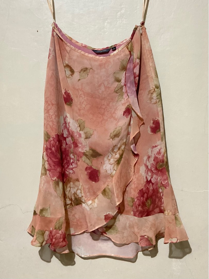 Flowy Vintage Floral Skirt, Women's Fashion, Bottoms, Skirts on Carousell