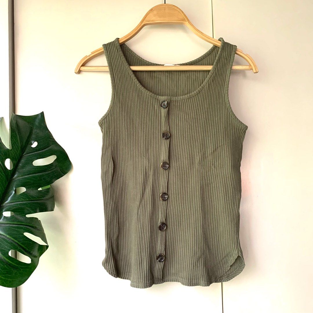 GU Japan Olive Green Ribbed Tank Top, Women's Fashion, Tops, Sleeveless ...