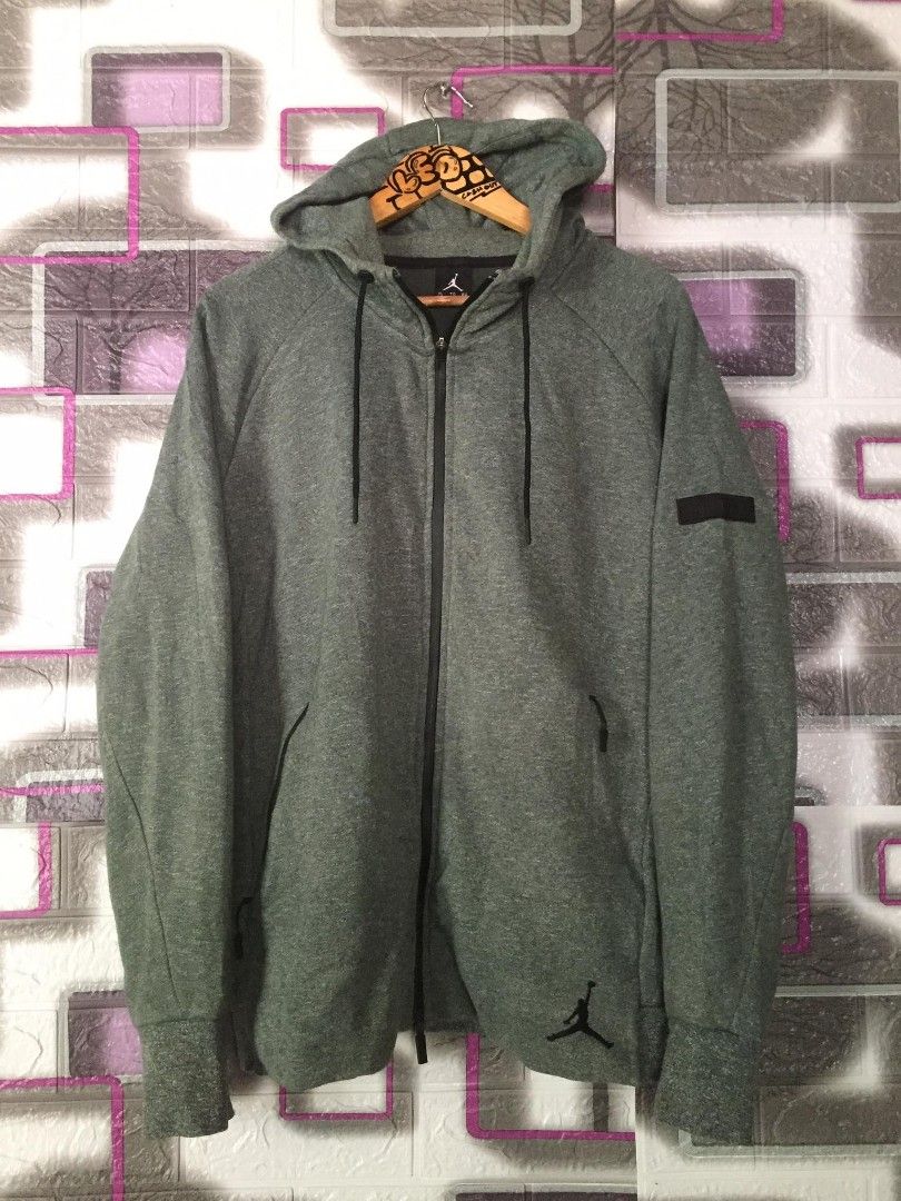Jordan tech fleece, Men's Fashion, Activewear on Carousell