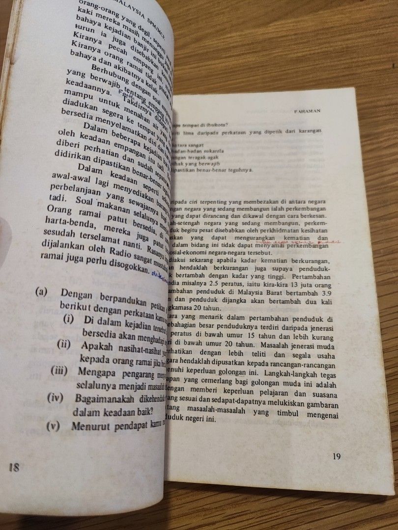 (MAL)Bahasa Malaysia SPM MCE, Hobbies & Toys, Books & Magazines, Textbooks on Carousell