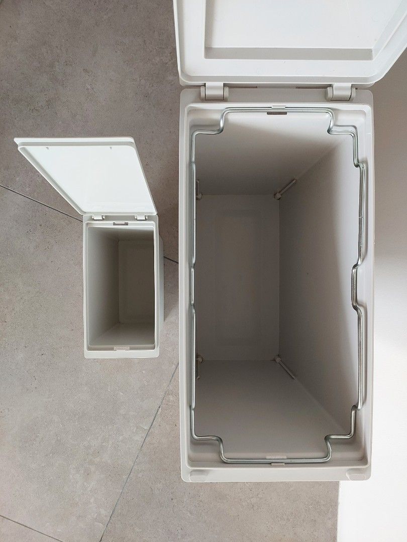 Muji Set of 2 PP Dustbins with Lids, Furniture & Home Living, Cleaning ...