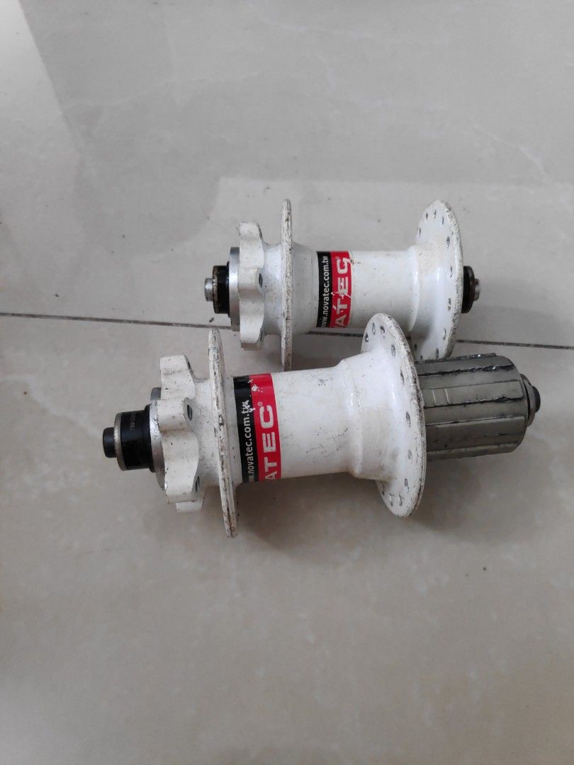 Novatec white hub, Sports Equipment, Bicycles & Parts, Parts ...