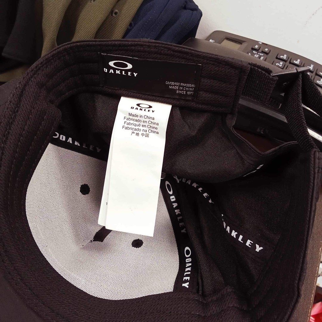 Oakley Caps, Men's Fashion, Watches & Accessories, Caps & Hats on Carousell