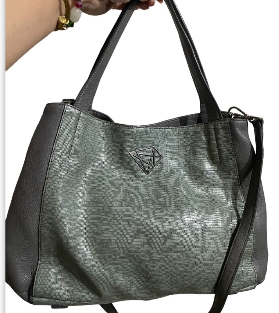 preloved vincis bench two way, Luxury, Bags & Wallets on Carousell