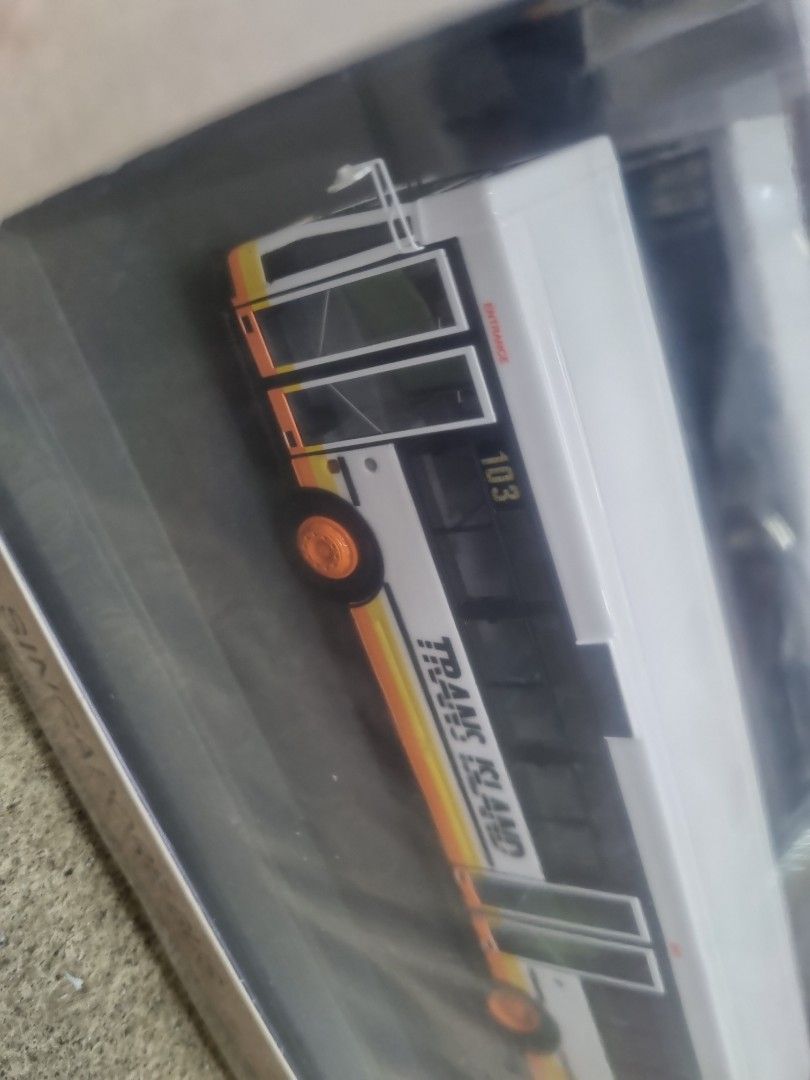 SINGAPORE TRANS ISLAND BUS SCALE 1/76 WITH DISPLSY CASE, Hobbies & Toys ...