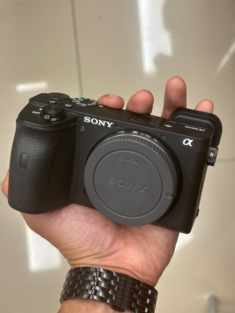 SONY A6600 BODY SHUTTER COUNT 1k, Photography, Cameras on Carousell