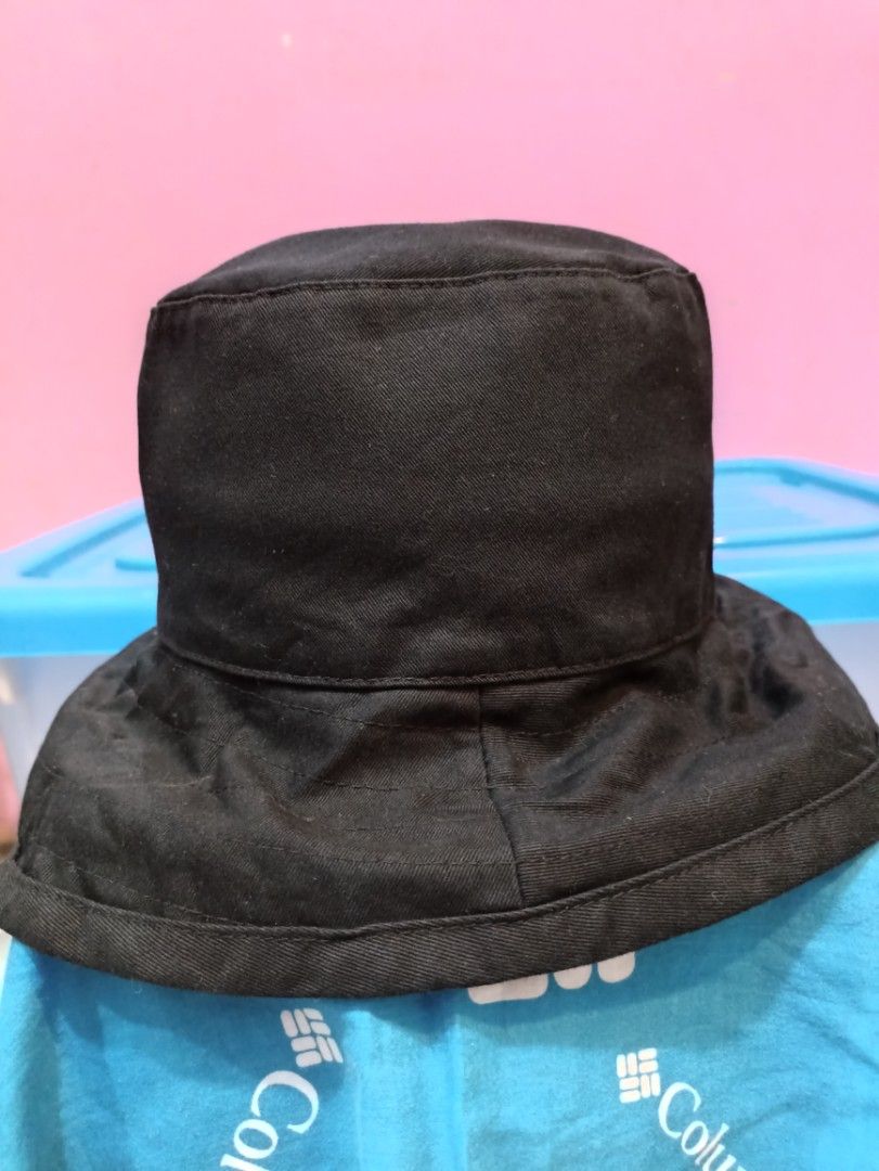 Topi Bucket Hitam Polos, Fesyen Pria, Aksesoris, Topi di Carousell