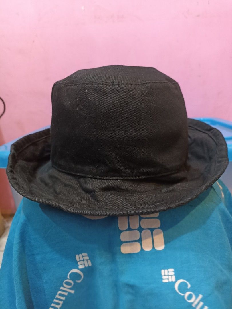 Topi Bucket Hitam Polos, Fesyen Pria, Aksesoris, Topi di Carousell