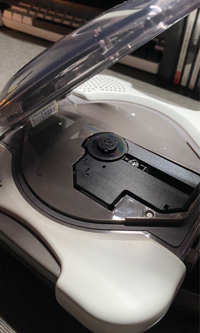 TWINBIRD CD Player Waterproof (with FREE CDs!) *RARE*, Audio, Portable ...