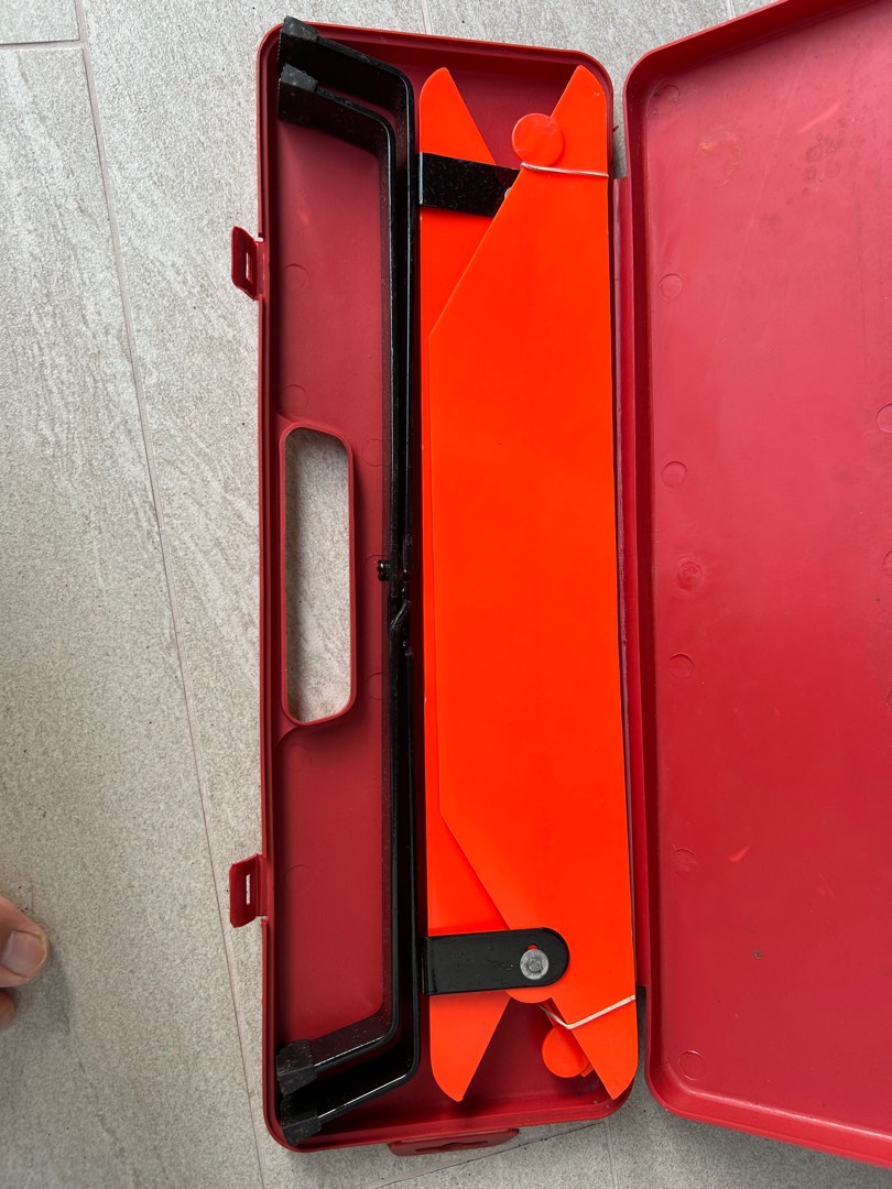 Warning triangle for cars, Car Accessories, Accessories on Carousell