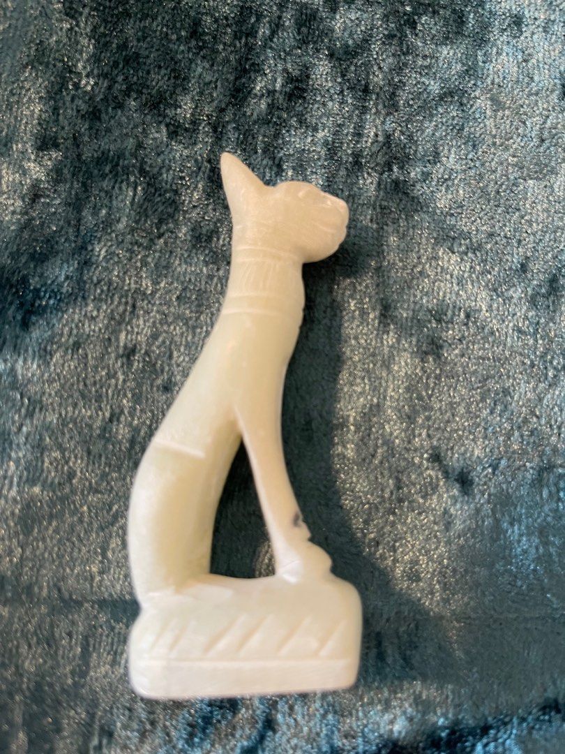 White Alabaster cat, Hobbies & Toys, Memorabilia & Collectibles, Vintage Collectibles on Carousell