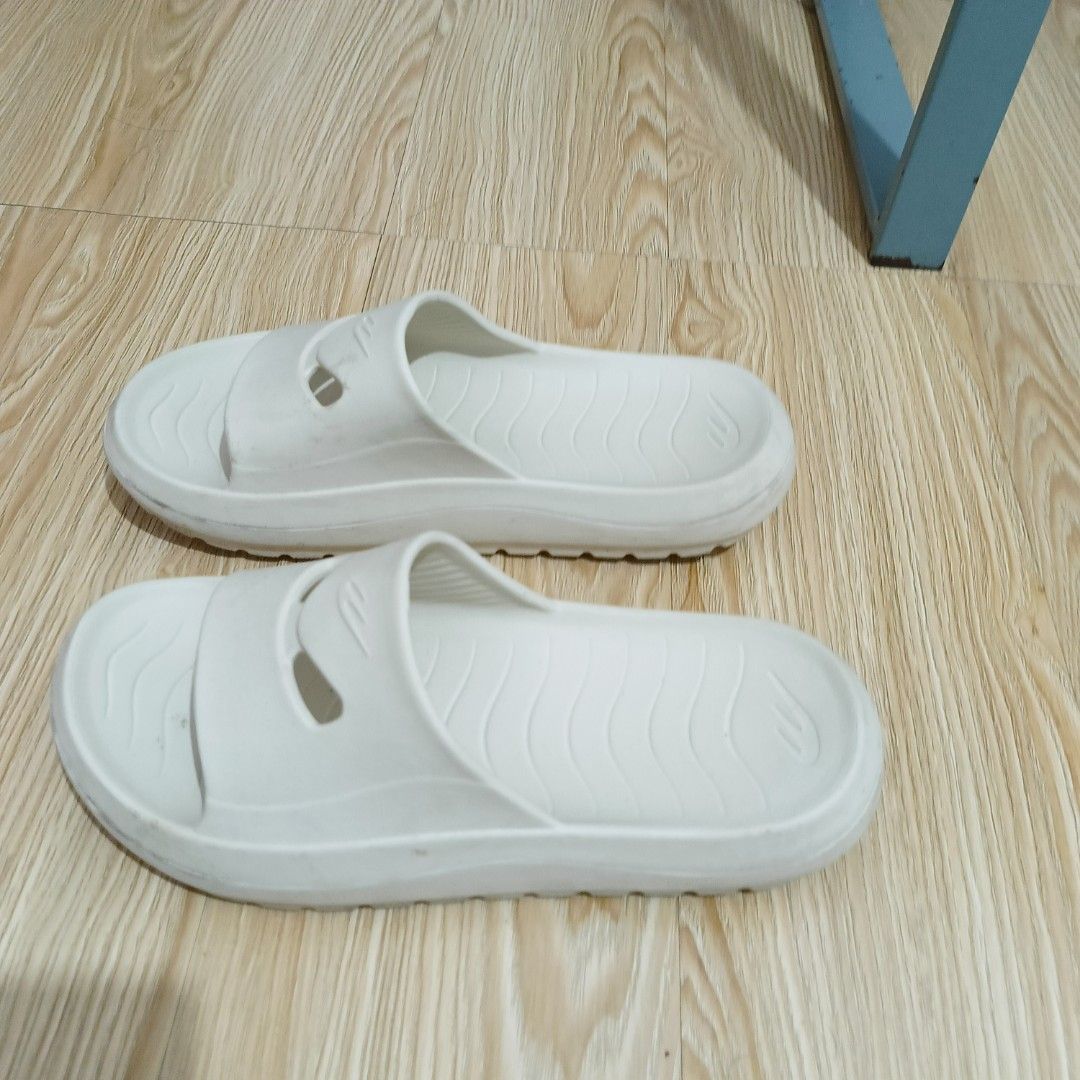 world balance, Men's Fashion, Footwear, Slippers & Slides on Carousell
