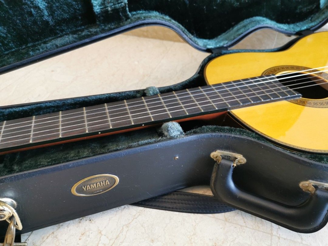 YAMAHA acoustic classic Guiter With carry Case, Hobbies & Toys, Music ...