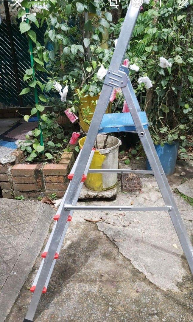 5 Step Family Ladder, Furniture & Home Living, Home Improvement ...