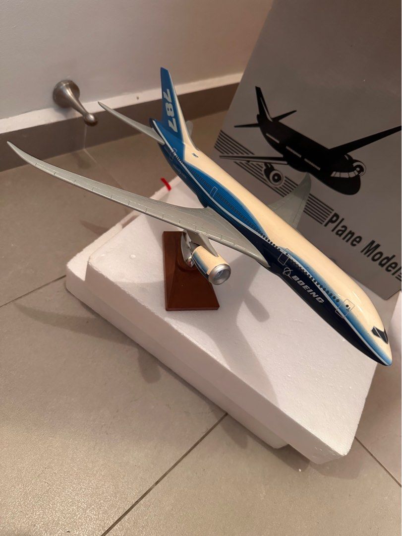 Boeing 787 Dreamliner Model, Hobbies & Toys, Memorabilia & Collectibles ...