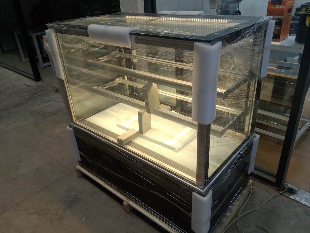 BOX TYPE CAKE CHILLER *112*67*110CM, Commercial & Industrial ...