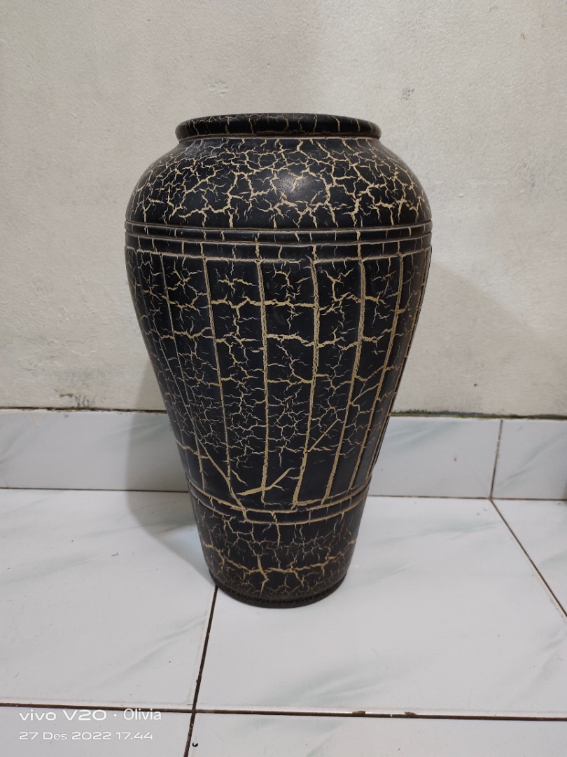 Guci Gerabah Hitam Motif Akar Kuno Jadul Antik, Antik, Pajangan di ...