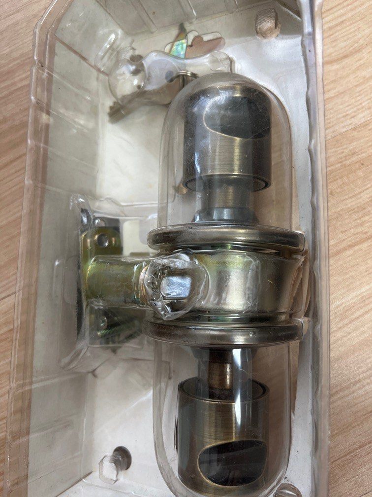 Guli Door Knob Lockset - Long, Furniture & Home Living, Security ...