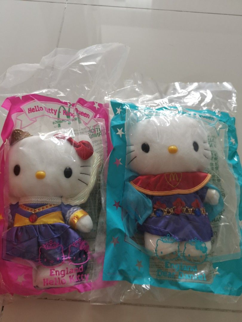 Hello Kitty England King and Queen doll, Hobbies & Toys, Toys & Games ...