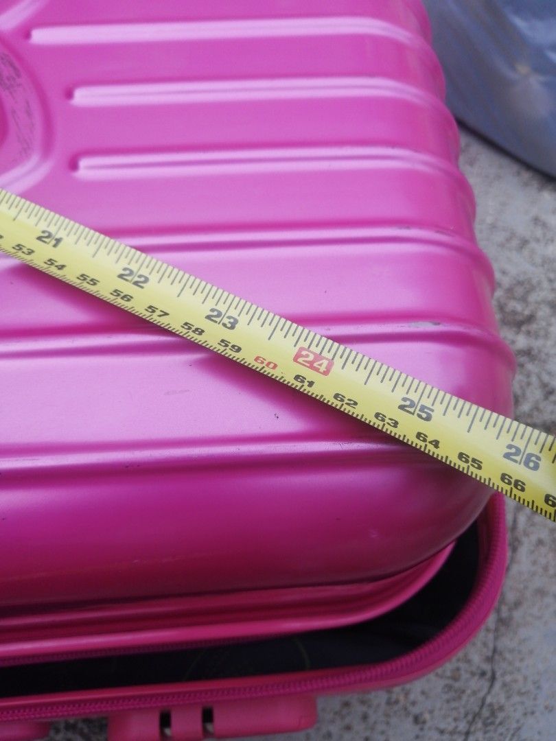 Hello Kitty luggage Hard Case 25 - 26 inches (cleaned), Hobbies & Toys ...