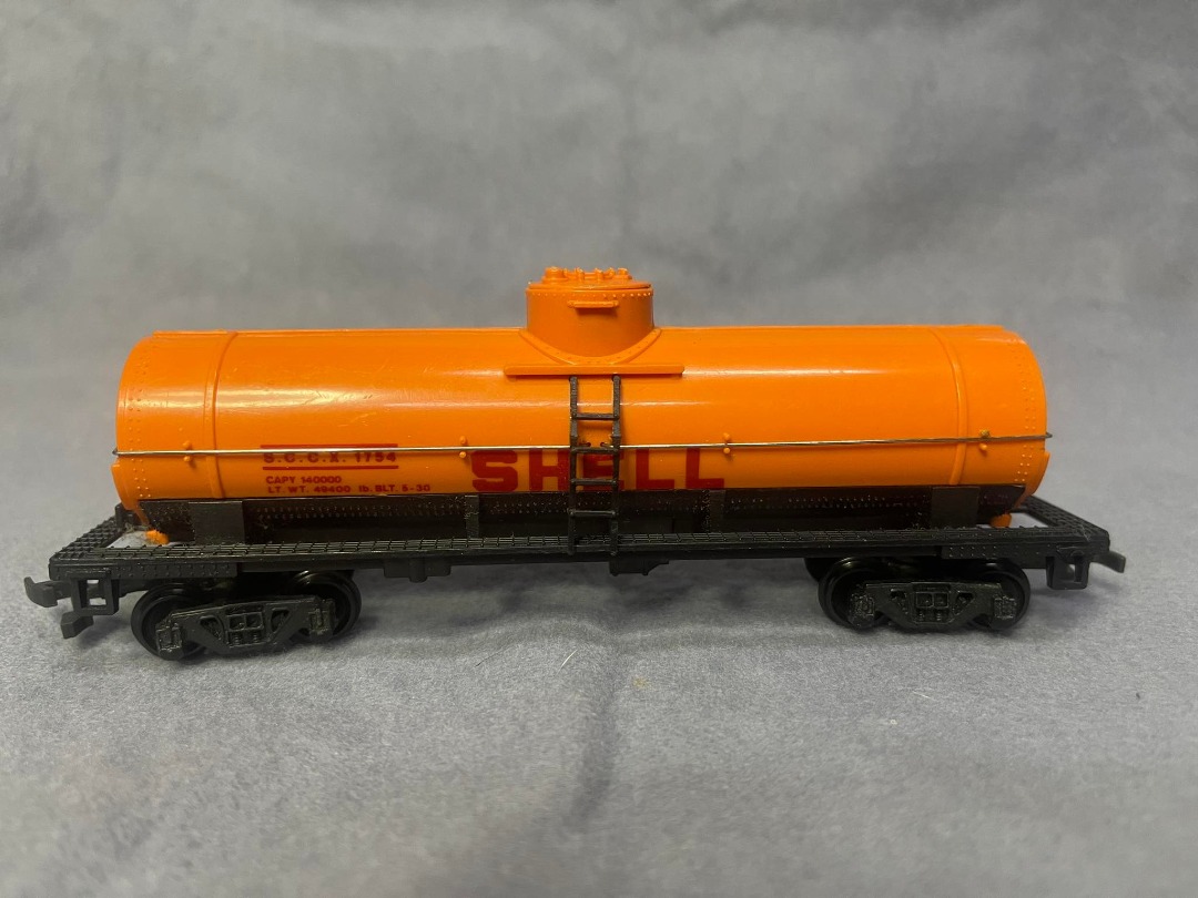 HO Scale "Shell Oil" Single Dome Tanker Freight Train Car / SCCX 1754 ...
