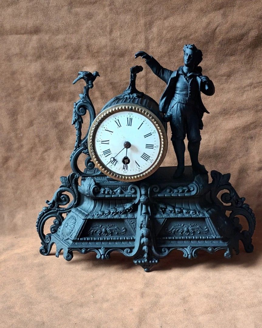 Jam antik, Antik, Jam & Perhiasan di Carousell